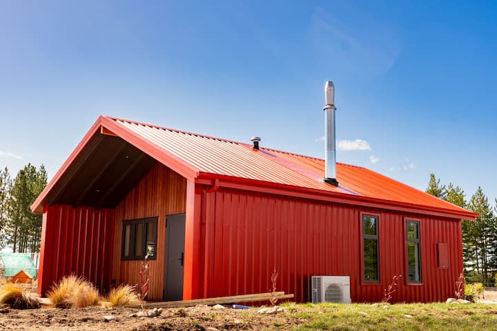 Red Hut, Touch Of Luxury, Twizel. - Twizel