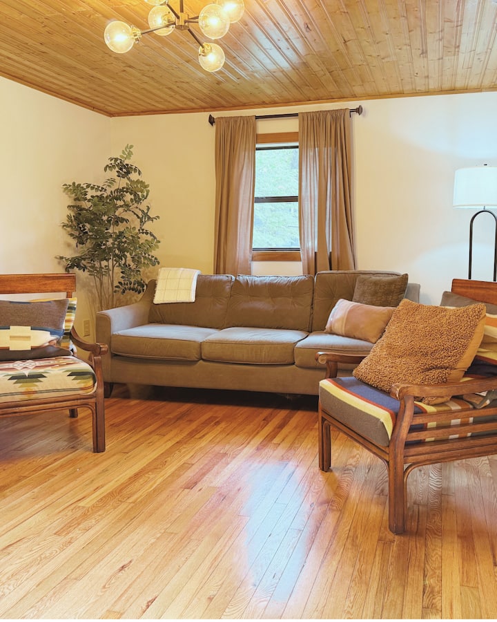 Eureka Springs Townhouse-king/2twin +Hot Tub - Eureka Springs, AR