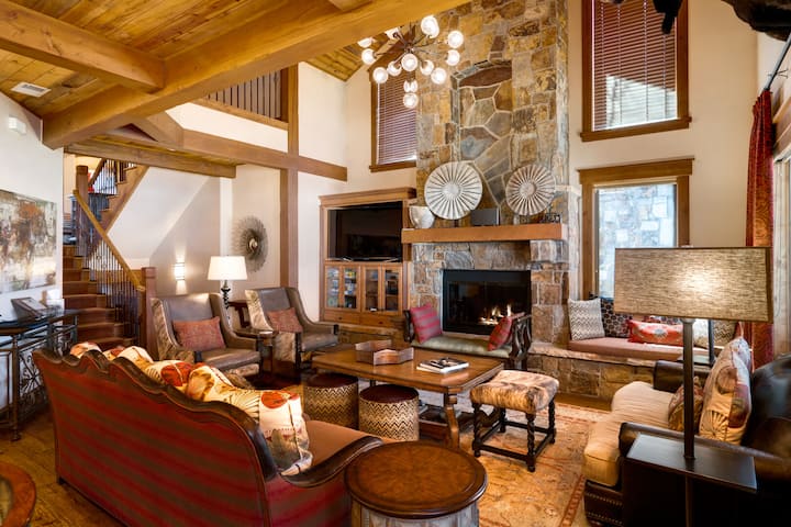 Moose Peak, Winter Shuttle To The Ski Area & Ac, - Steamboat Springs