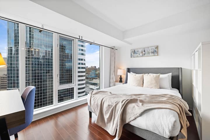 Cozy Urban Retreat | Walk To Yonge-dundas Square - Toronto