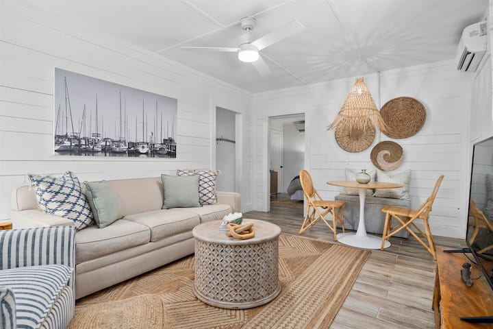 Cozy Coastal Bungalow In Prime Location - Rockport, TX