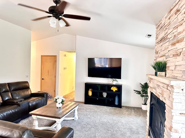 Hot Tub! King Bed-firepitt-near Airport& Freeway - Medford, OR