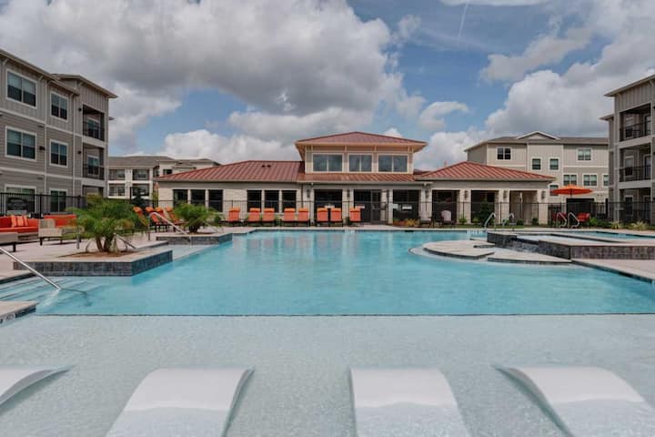 Corporate I Free Parking I Properties By Preston - Houston, TX