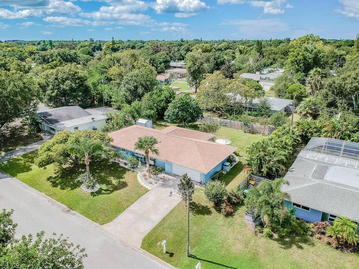 Sunny Palms - Spacious Home With Private Garden - Sarasota, FL