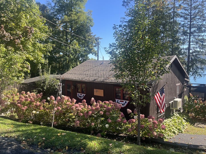 Golden Daze Cottage ~ New For 2025 ~ Sleeps 6 - Cooperstown
