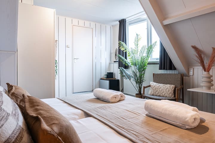 Sea Side- With Private Bathroom,cozy Suite W View - Westkapelle