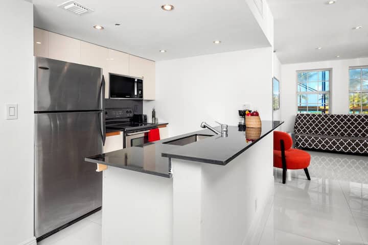 2 Bedrooms With Ocean View In Sobe By Mondorentals - Miami Beach, FL