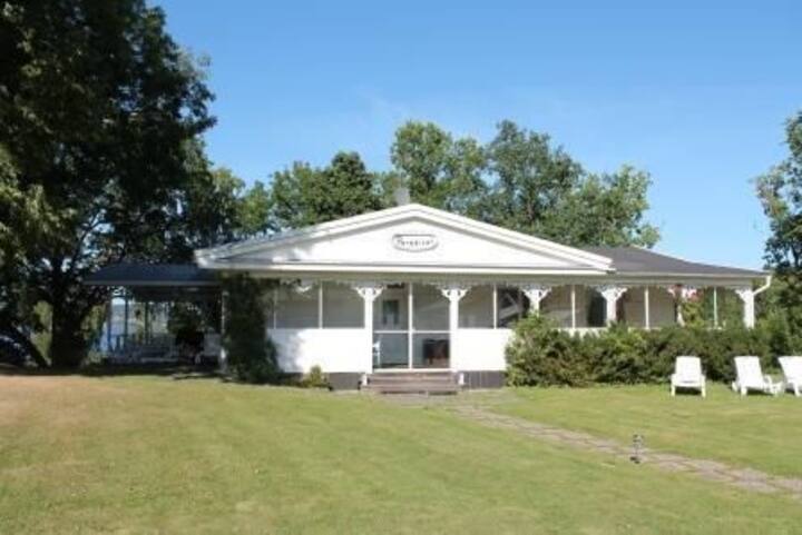 Paradiesische Villa Mit Seeblick Und Wintergarten - Ulricehamn