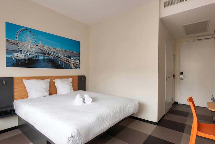 30-min Stroll To The Modern Art Gallery - The Hague