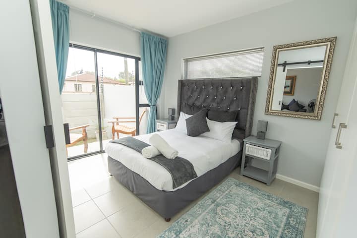 Jetsetter's Retreat Apartment - Port Elizabeth