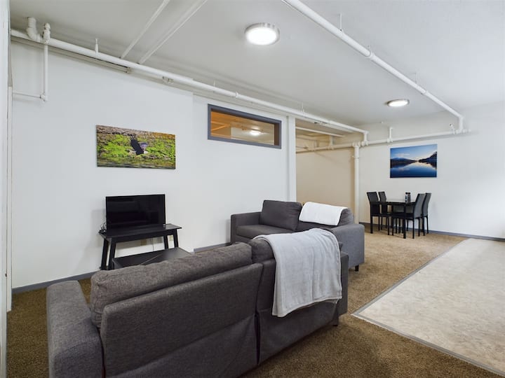 Spacious Downtown Studio Steps To The Cruise Docks - Juneau, AK