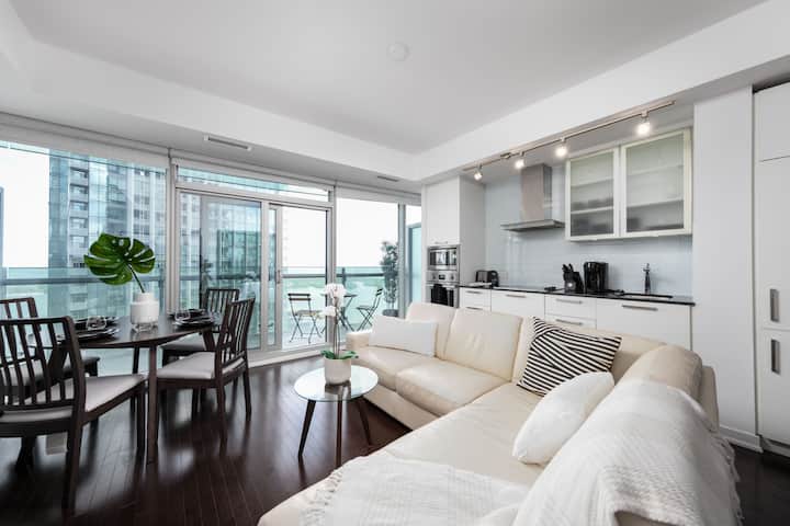Charming 1br Downtown Condo W/ Lakeview Balcony - Toronto