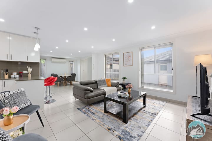 Spacious 3 Beds House With Parking In Fairfield - Parramatta