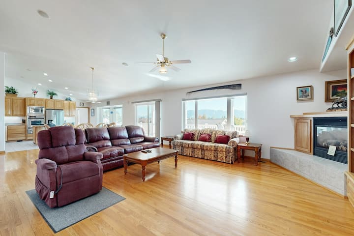 4 Br Home With Patio, Wifi, Pool Table - Kalispell, MT