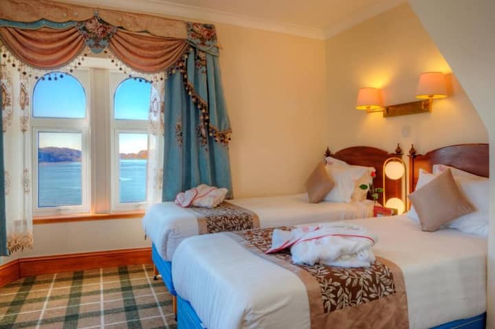 Enjoy Panoramic Bay Views, Charming Room In Oban - Loch Awe