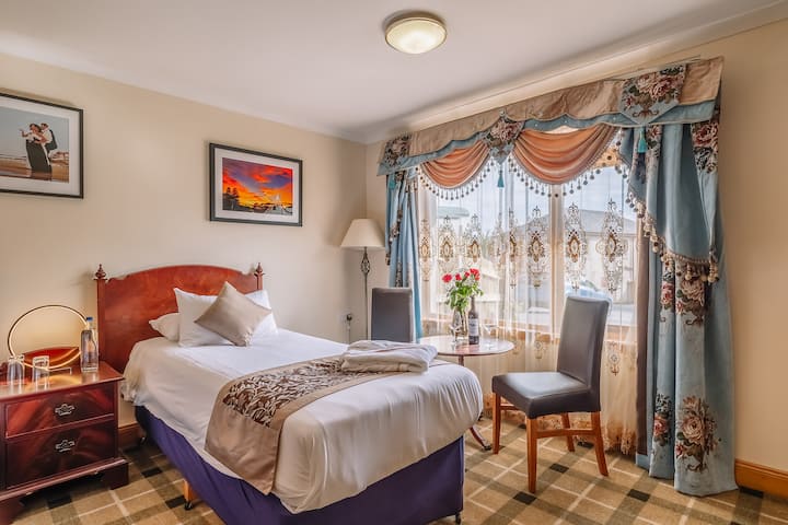 3 Relaxing Rooms In Heart Of Oban | Island Views - Oban