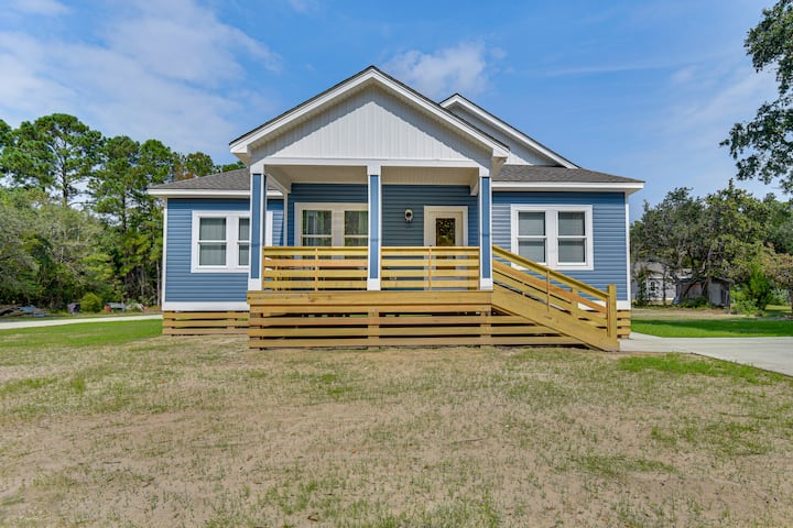 1 Mi To Dtwn Manteo: Dog-friendly Home W/ Deck - Manteo, NC