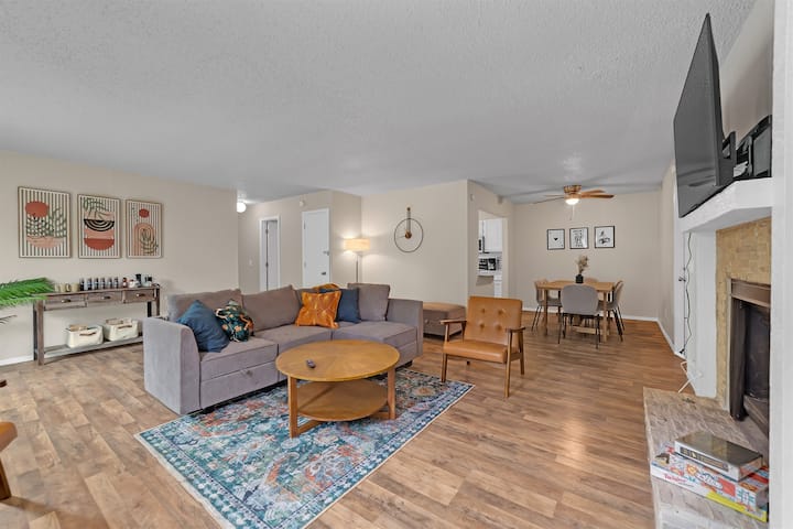 Bright & Bold Retreat In Tulsa, Ok - Broken Arrow, OK