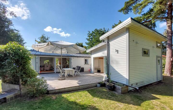 4 Bedroom Cozy Home In Mellbystrand - Mellbystrand
