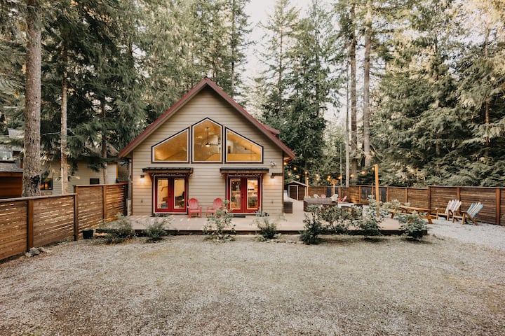 Mt. Baker Rim Cabin #24 - Hot Tub - Wifi - A/c - Glacier, WA