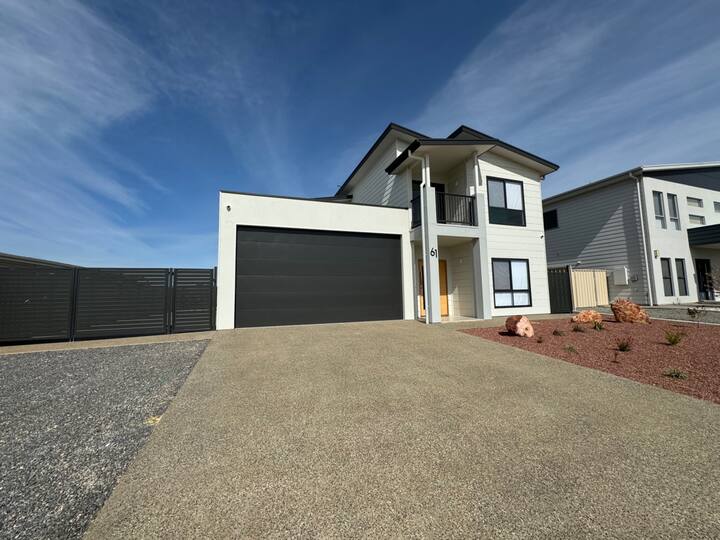 Dunes View - Luxury Home With Golf Course Frontage - Port Hughes