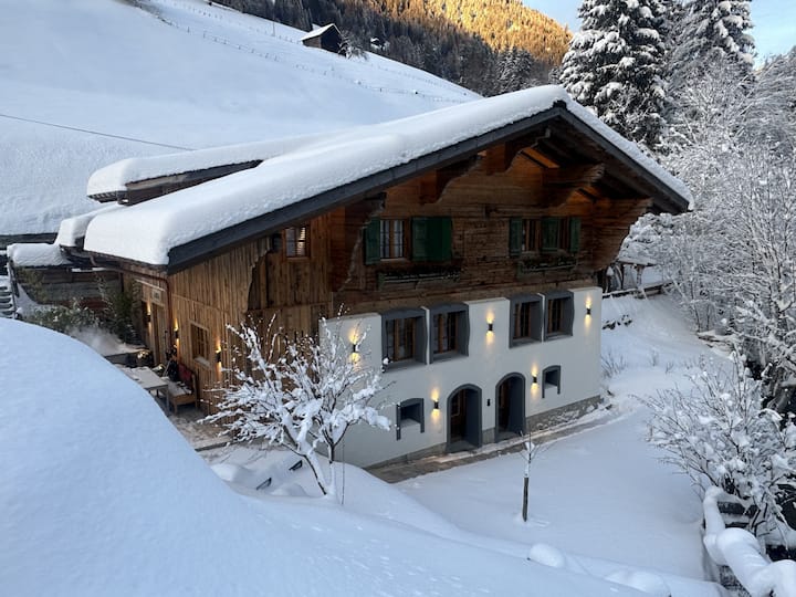 The Beatles Apartment - Zweisimmen