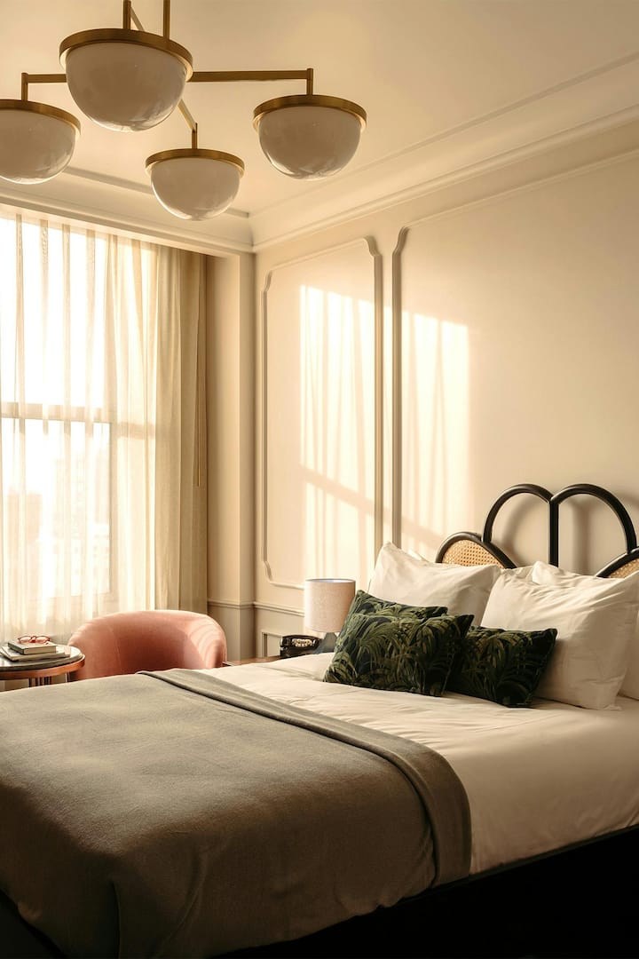 Rooftop Pool & Cosy Stay - Los Angeles, CA