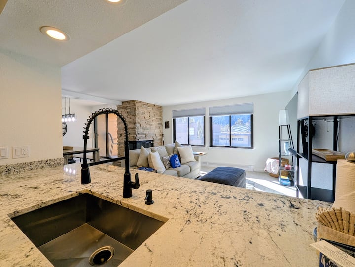 Spacious Condo That Sleeps 6 With A Free Shuttle - Keystone, CO