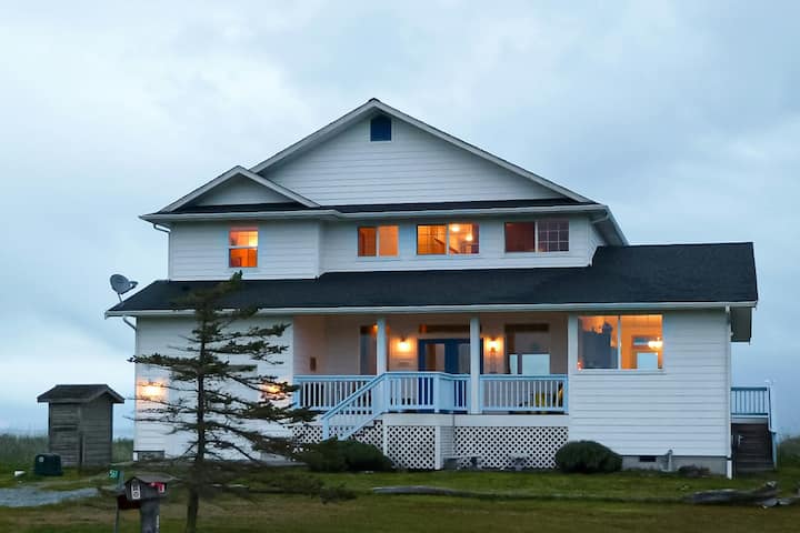 3br Beachfront Paradise With Outstanding Views - Sequim, WA