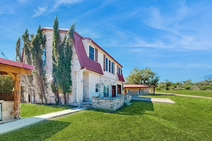 4br Spacious Home With Guest House & Pool - Spicewood, TX