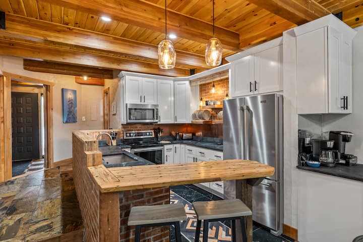 Winterwood 10 – Cozy, Modern Retreat By The Creek! - Steamboat Springs