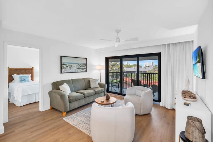 G-335 - Modern Interior, 3rd Floor, Privacy - Naples, FL