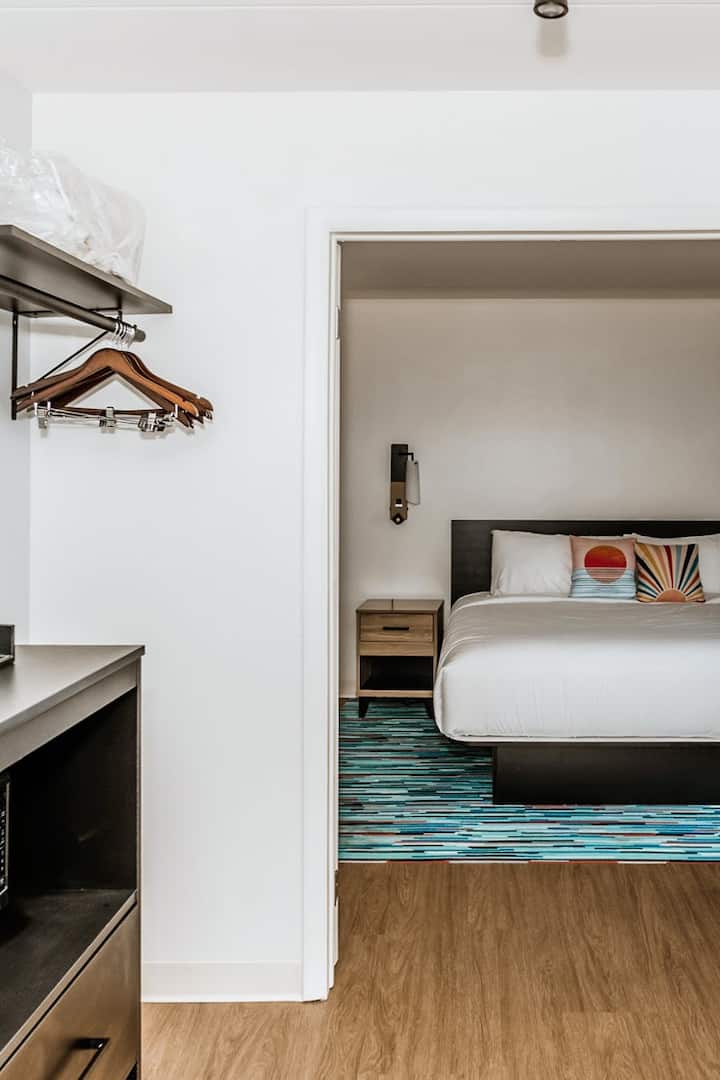 Retro Luxury With Direct Beach Access - Ocean City, MD