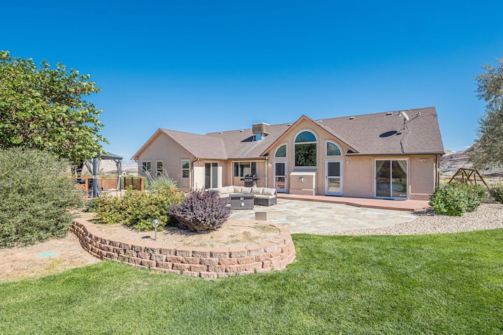 Casa Rimrock: Pergola Dining And Monument Views - Grand Junction, CO