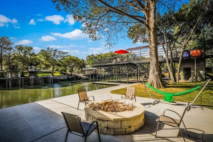 Lakefront | Dock, Fire Pit | Outdoor Seating+views - Seguin