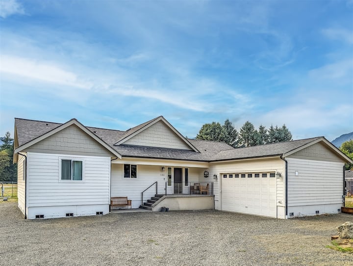 Airport Place: 4br, Ac, And Grill In Packwood! - Packwood, WA