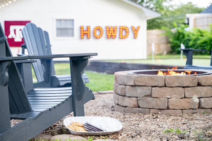 Large Family Home W/ Huge Yard, Games & Putt-putt! - Bryan, TX