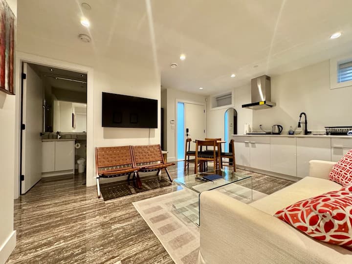 3bd Stylish Cozy Suite In Riley Park - Vancouver
