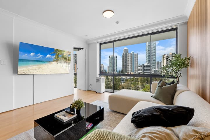 Riverside Central Surfers Hideaway *Parking/pool* - Surfers Paradise