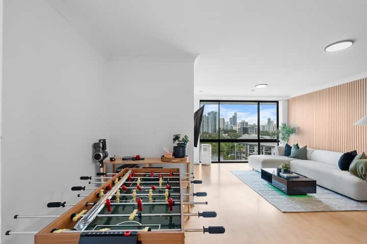 Central Riverside • Pool • Netflix • Ocean Views - Surfers Paradise