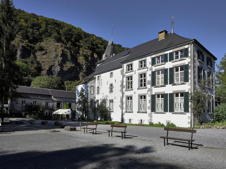 Appartement Dans Un Château Du Xvie Siècle - Aywaille