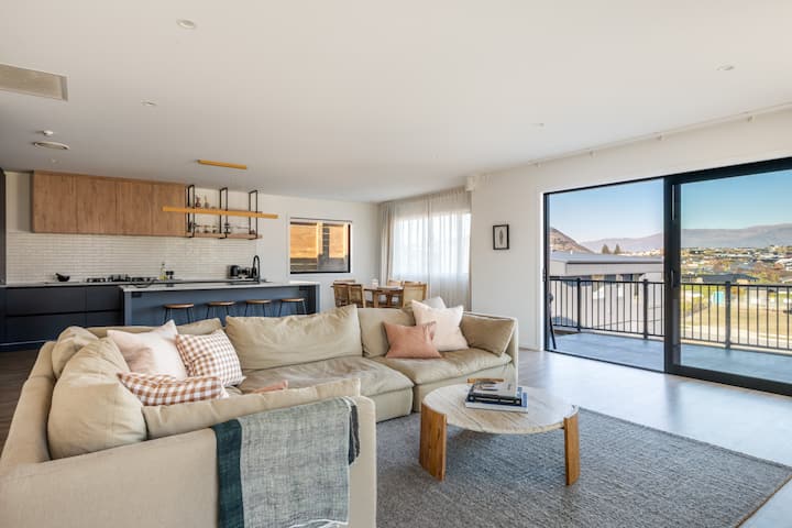 Peaks And Pines - Wanaka