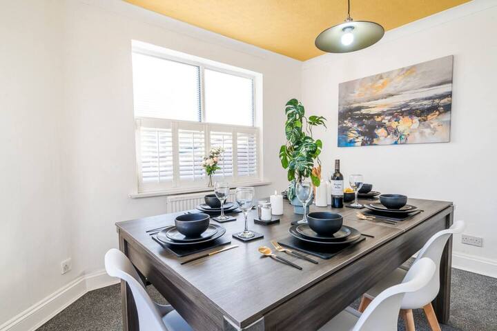 5br House | Sleeps 11 | Pool & Ps5 | Family Stay - Wellingborough