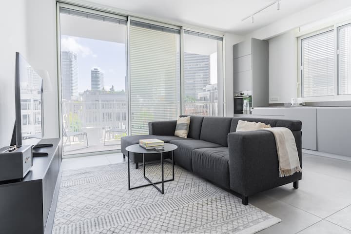 Blueground | Nahalat Byniamin, High End, Balcony - Tel Aviv