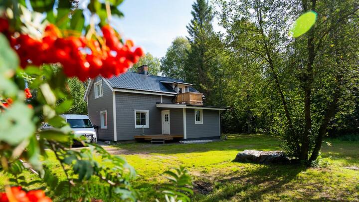 Charming 3br House, 2 Full Baths Near City - Piteå
