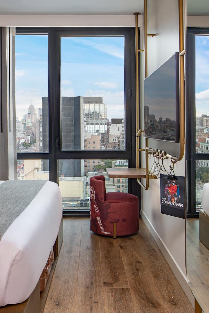 Trendy Hotel Room In Les With Rooftop Bar - Manhattan, NY