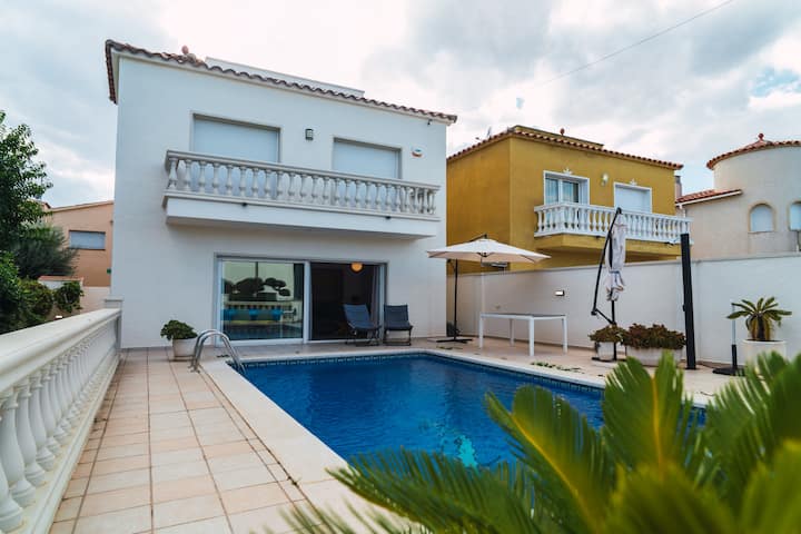 Waterfront Home W/ Pool & Tv - Llançà