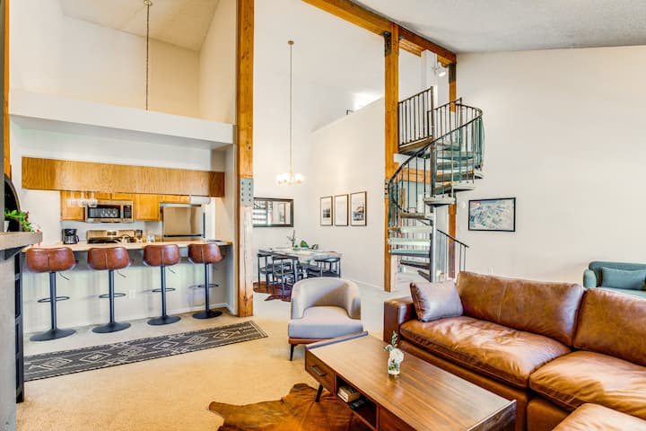 Walk To Lift: Mtn-view Crested Butte Condo W/ Loft - Crested Butte, CO