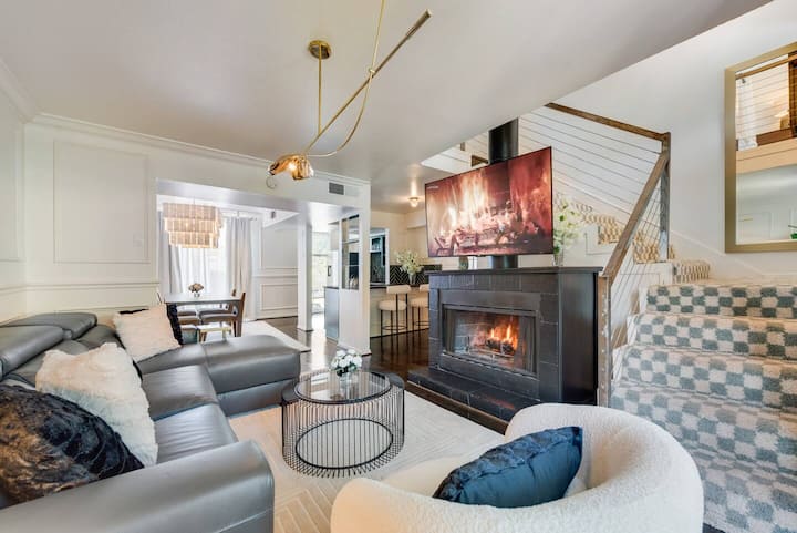 Stylish 2-story Loft Retreat In Central Dallas - Dallas, TX