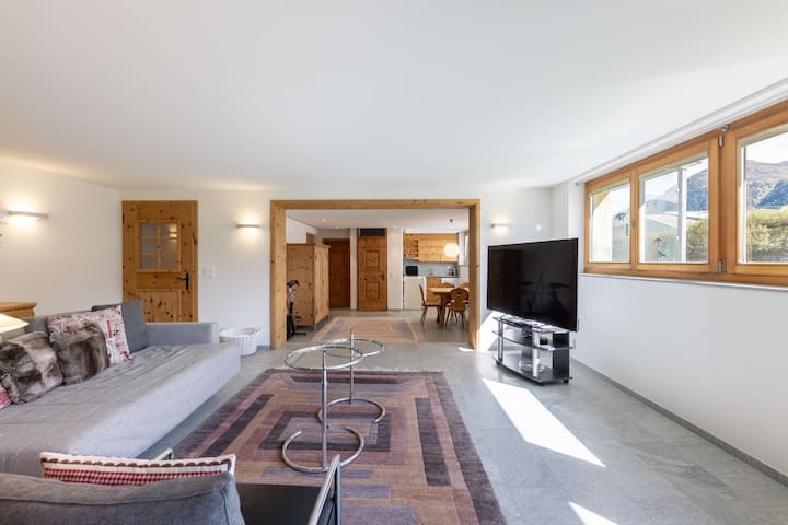 Panoramic Engadin Studio With Mountain Views - Samedan